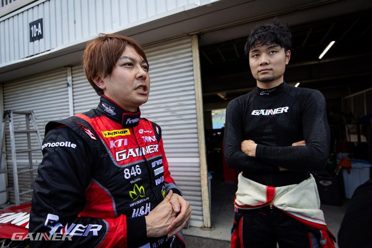 【ギャラリー】OKAYAMA SHAKEDOWN TEST 11号車 GAINER TANAX Z - 株式会社ゲイナー｜GAINER.INC